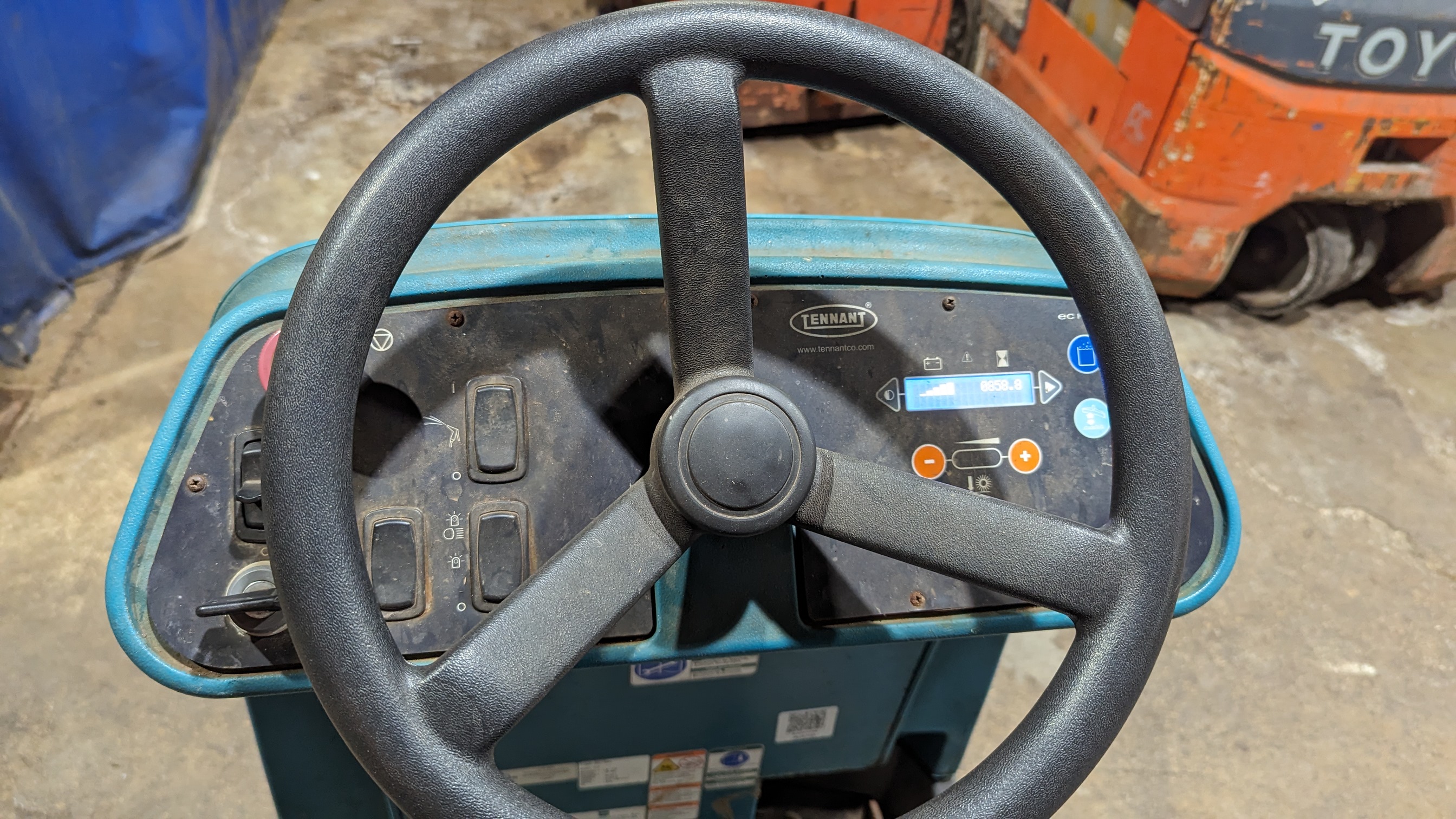 TENNANT T12 ELECTRIC FLOOR CLEANER For Sale | Aucto