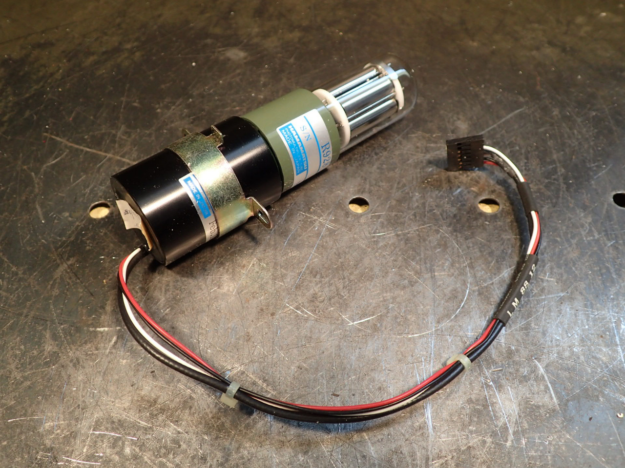 Hamamatsu R928 Photomultiplier Tube with 11-Pin Socket Base For Sale ...