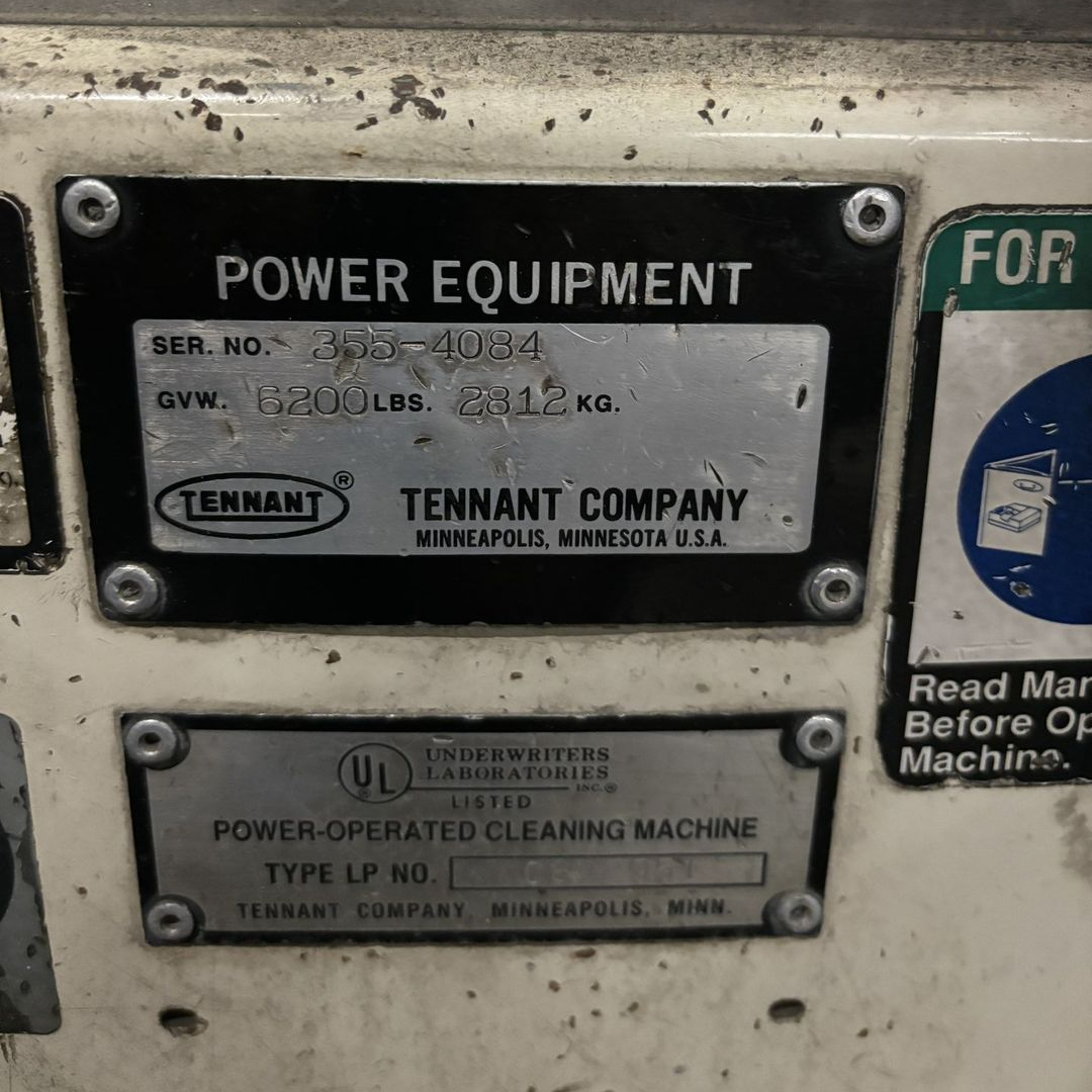 TENNANT 355 POWER OPERATED CLEANING MACHINE