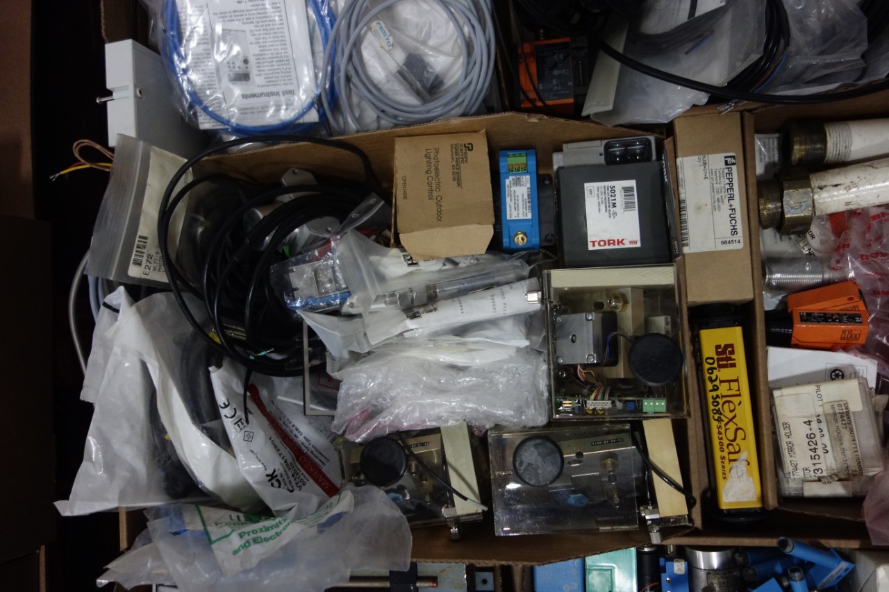 3 PALLETS OF ASSORTED SENSORS For Sale | Aucto