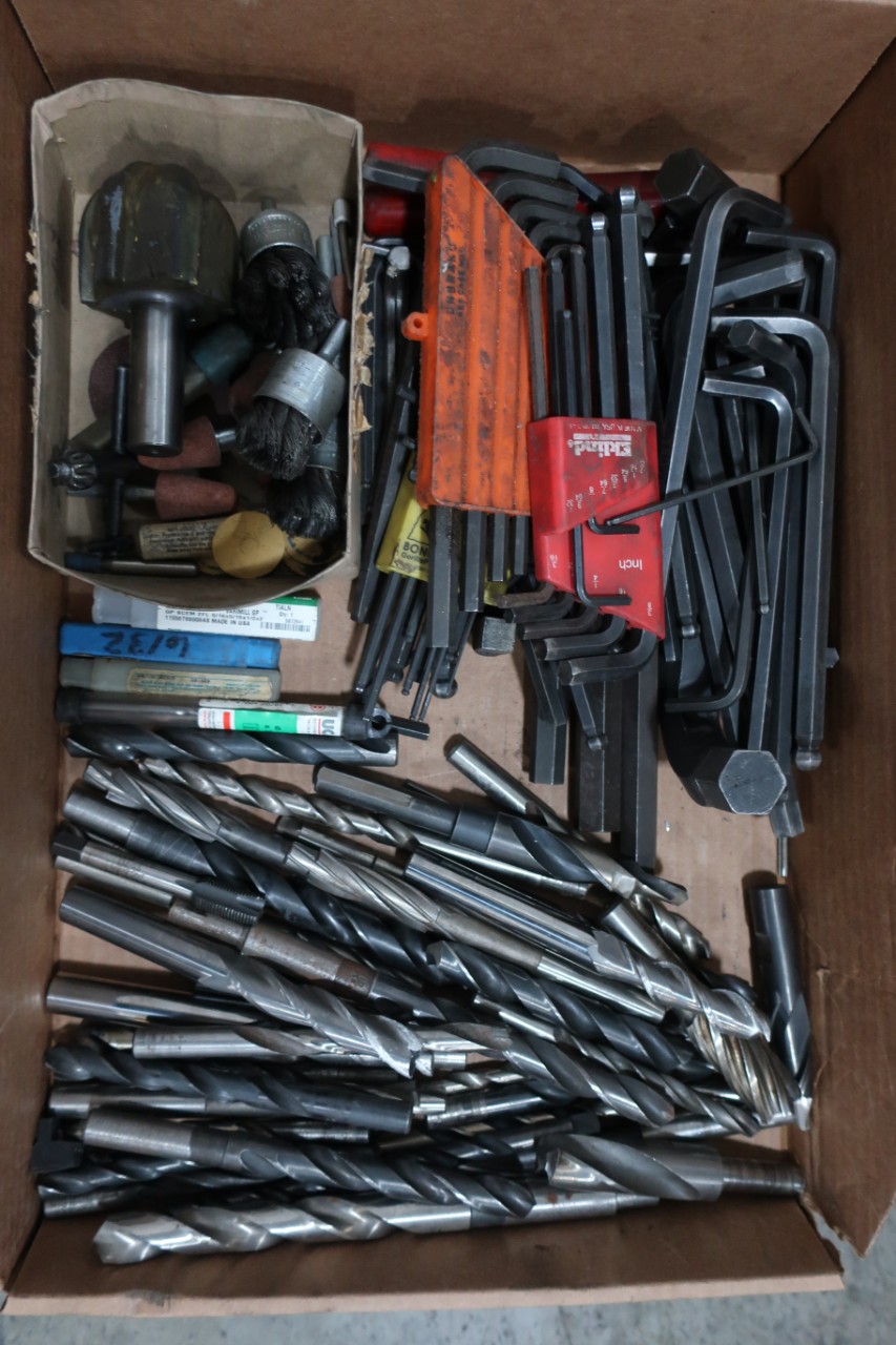 PALLET OF ASSORTED HAND TOOLS, PARTS AND ACCESSORIES For Sale | Aucto