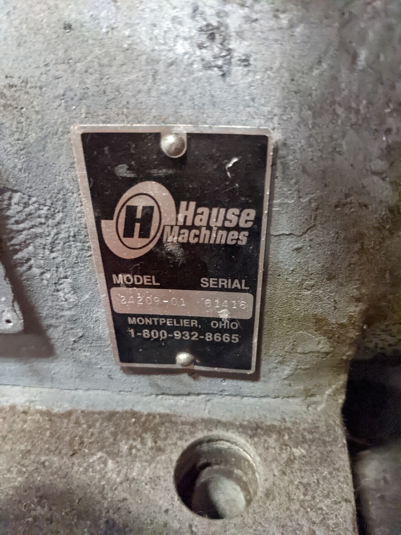 7 PALLETS OF ASSORTED AC MOTORS, SERVO MOTORS, REDUCERS, SIEMENS, WEG, LEESON (NEED REPAIRS)