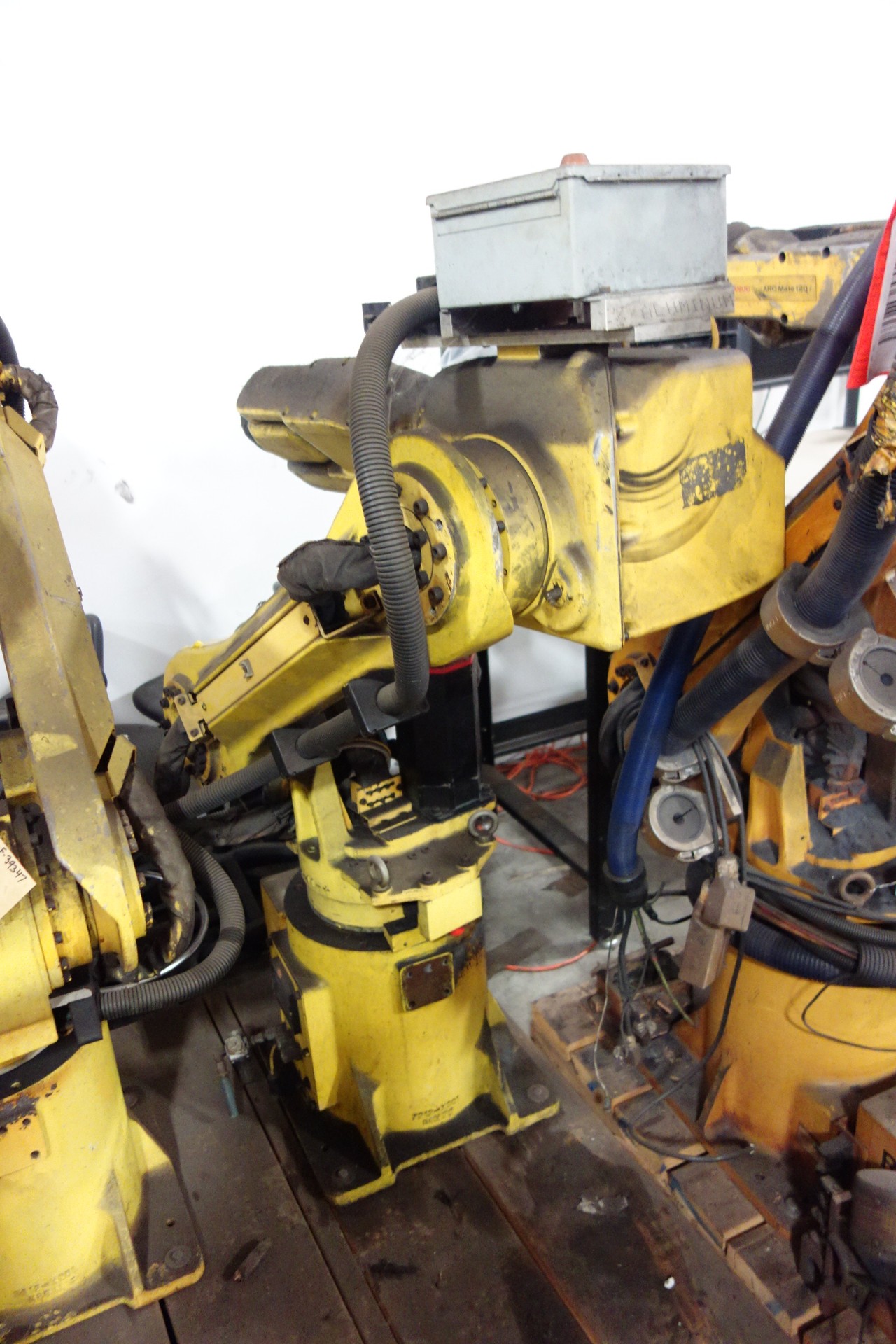 GE FANUC ROBOT ARM