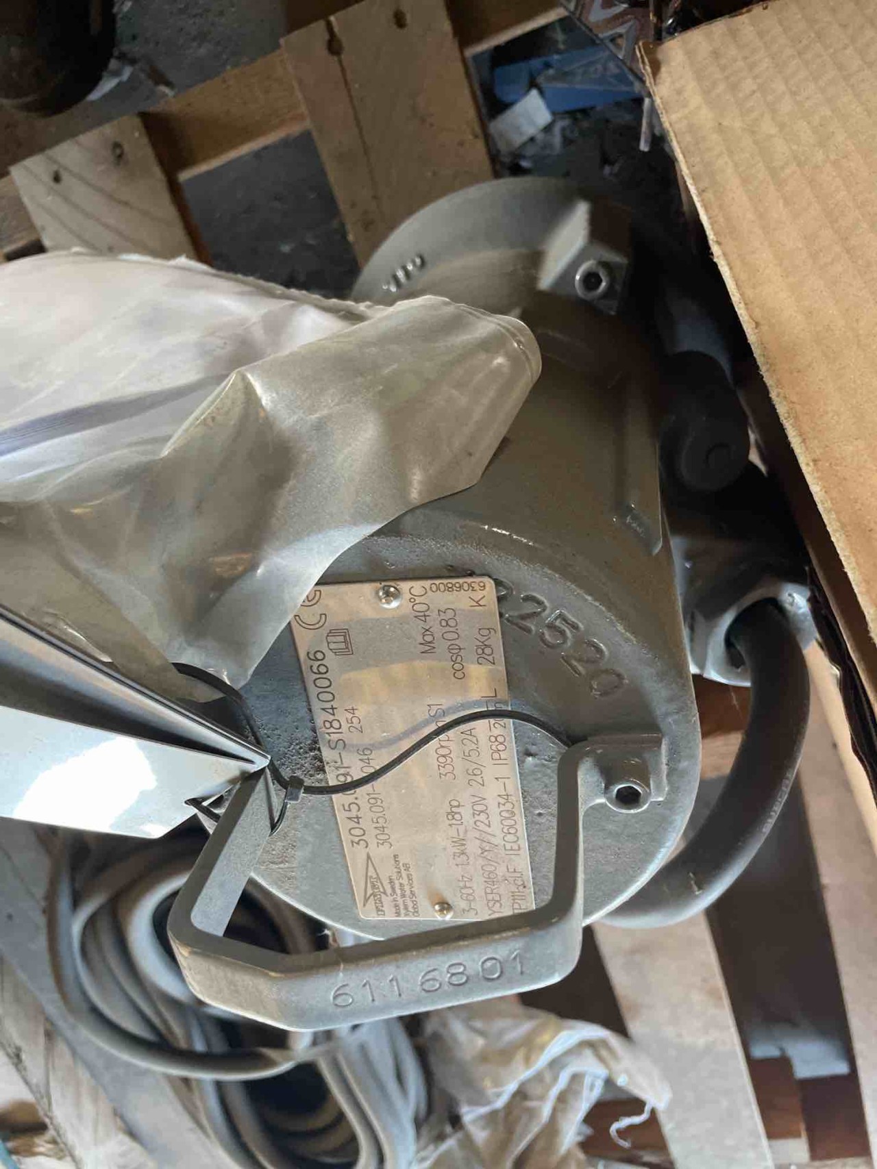 ASSORTED PALLET OF FLYGT PUMP & MOTOR ADAPTER