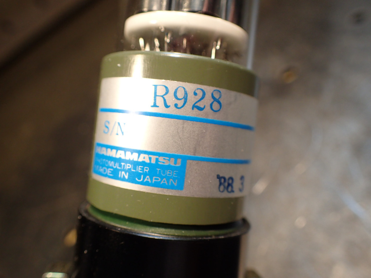 Hamamatsu R928 Photomultiplier Tube with 11-Pin Socket Base For Sale ...