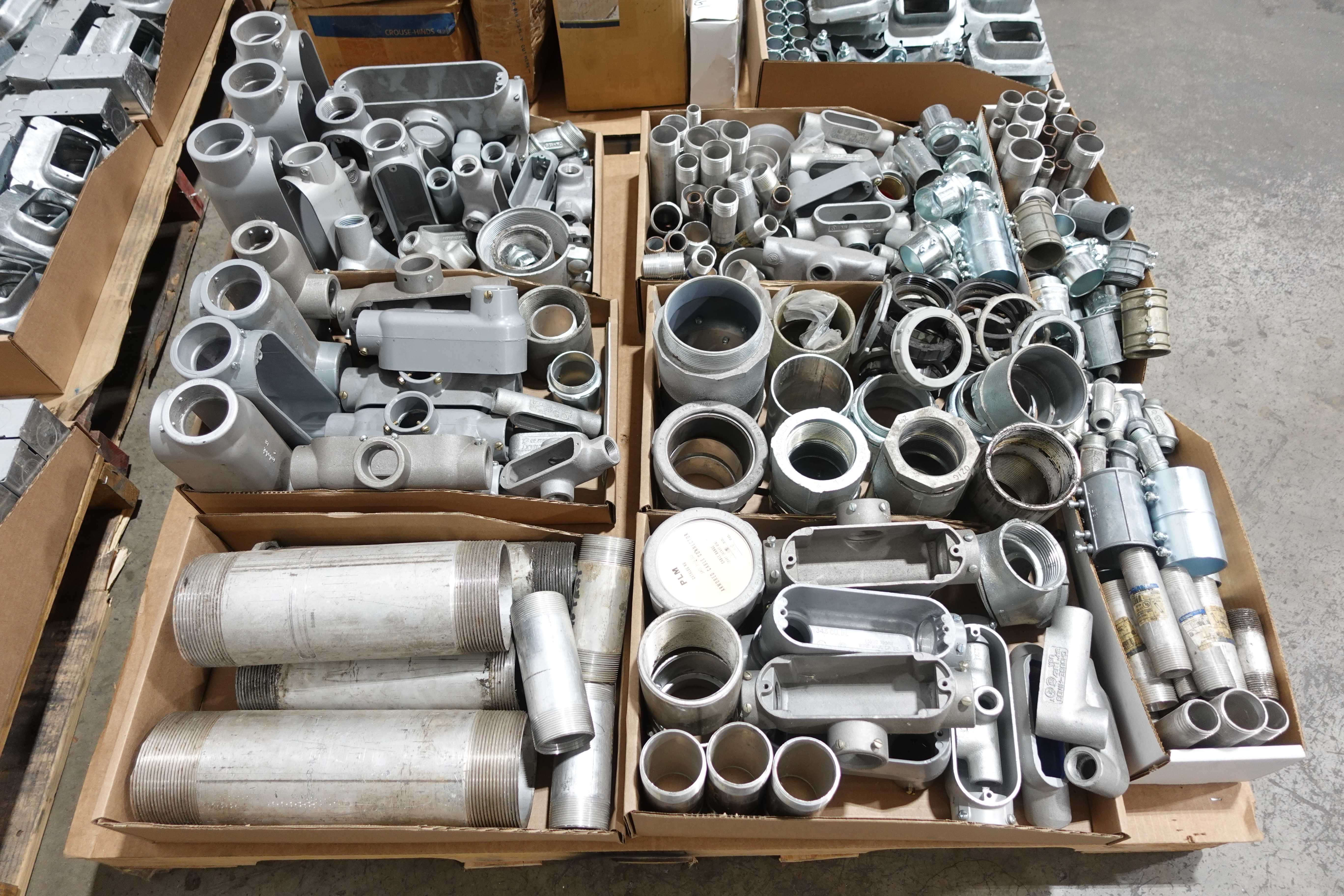 5 PALLETS OF ASSORTED CONDUIT FITTINGS For Sale | Aucto