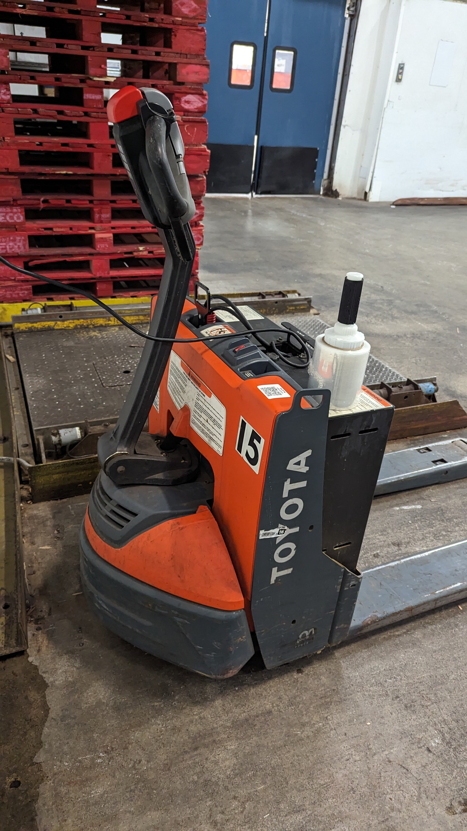 Toyota 8HBW23 24V Electric Pallet Jack