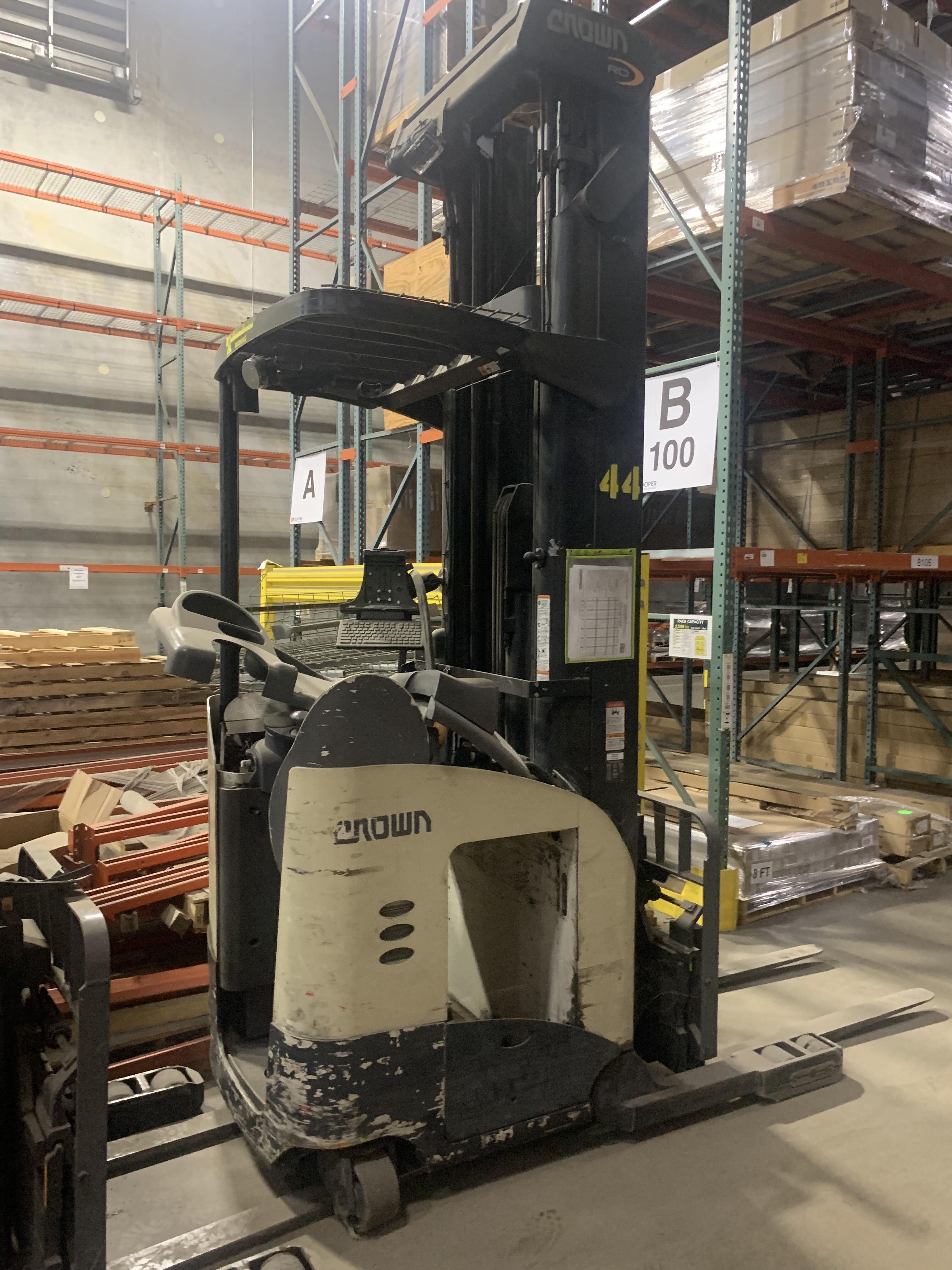 Crown RD5725-30 Reach Lift For Sale | Aucto