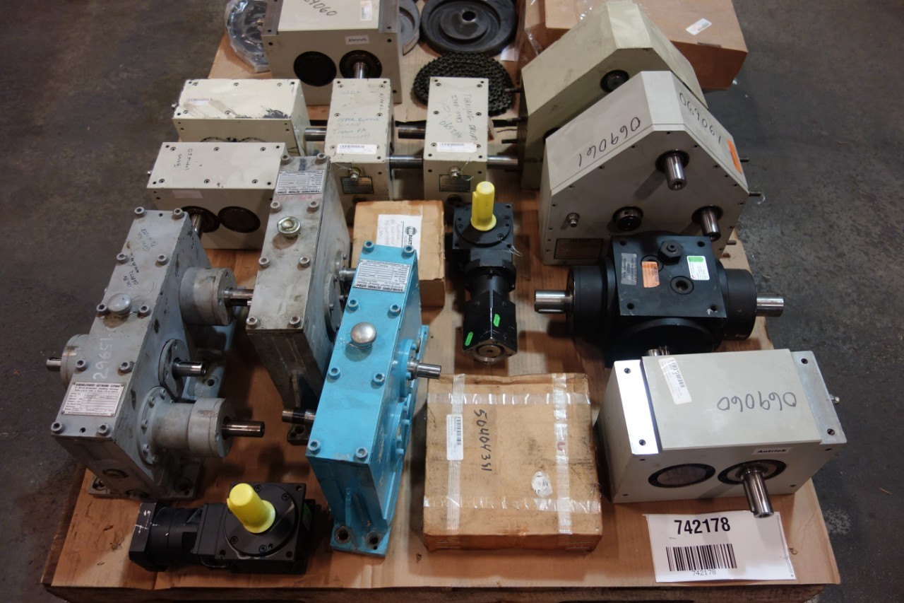 2 PALLETS OF ASSORTED ROLLER CHAINS, GEAR REDUCERS, ENCLOSED GEAR ...
