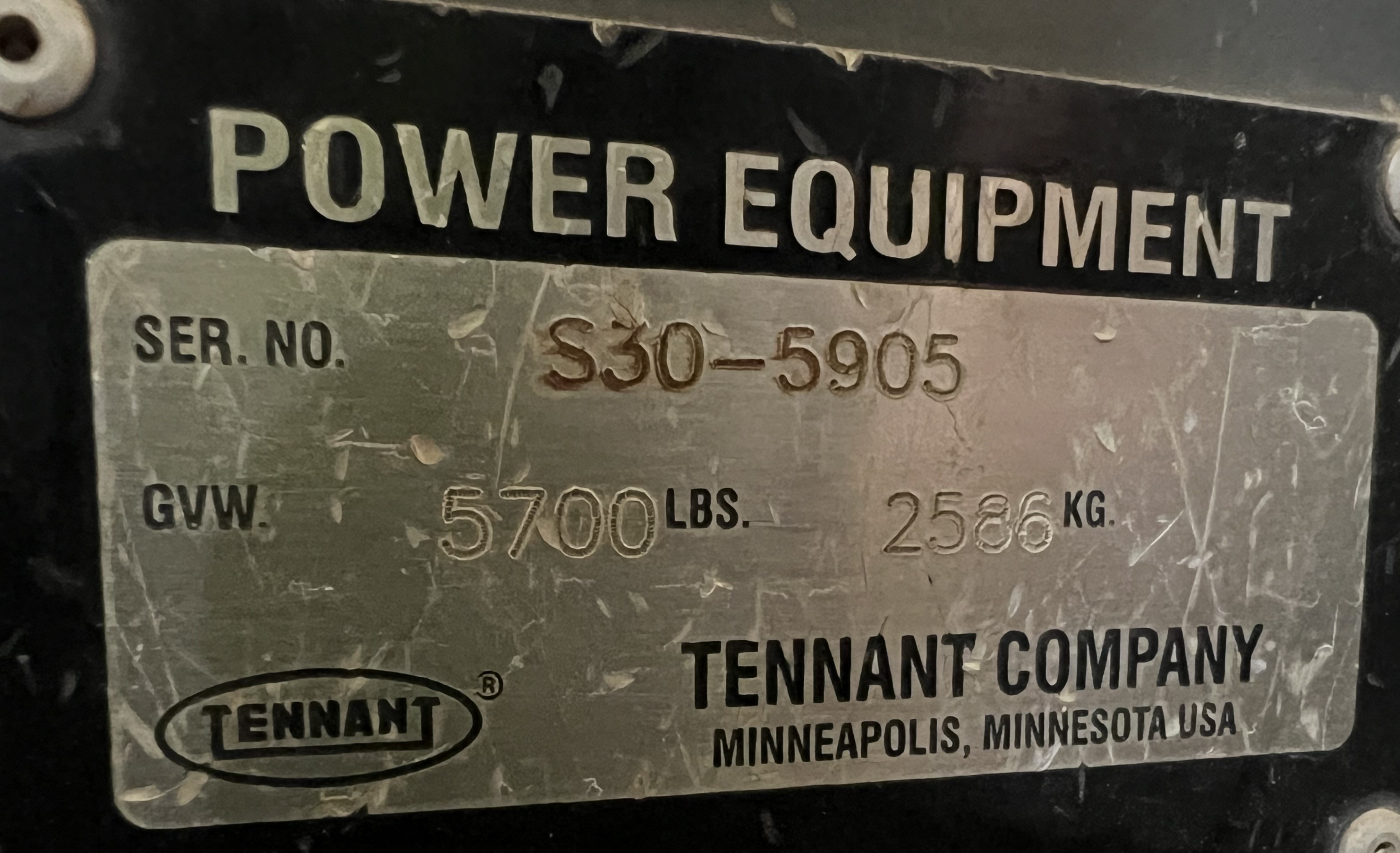2013 TENNANT MS30 RIDE IN SWEEPER