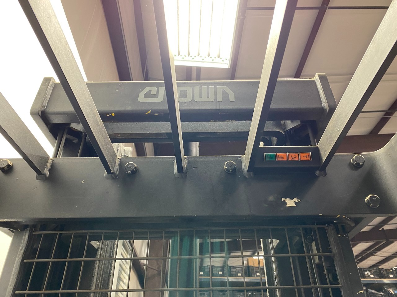 CROWN STAND UP REACH TRUCK 45RRTT-S 4500LB 240IN 36V-DC For Sale | Aucto