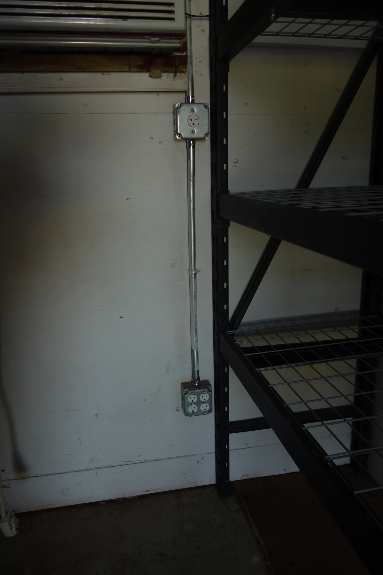 DNOW00 40FT STANDARD SHIPPING CONTAINER, SET UP AS TOOL CRIB