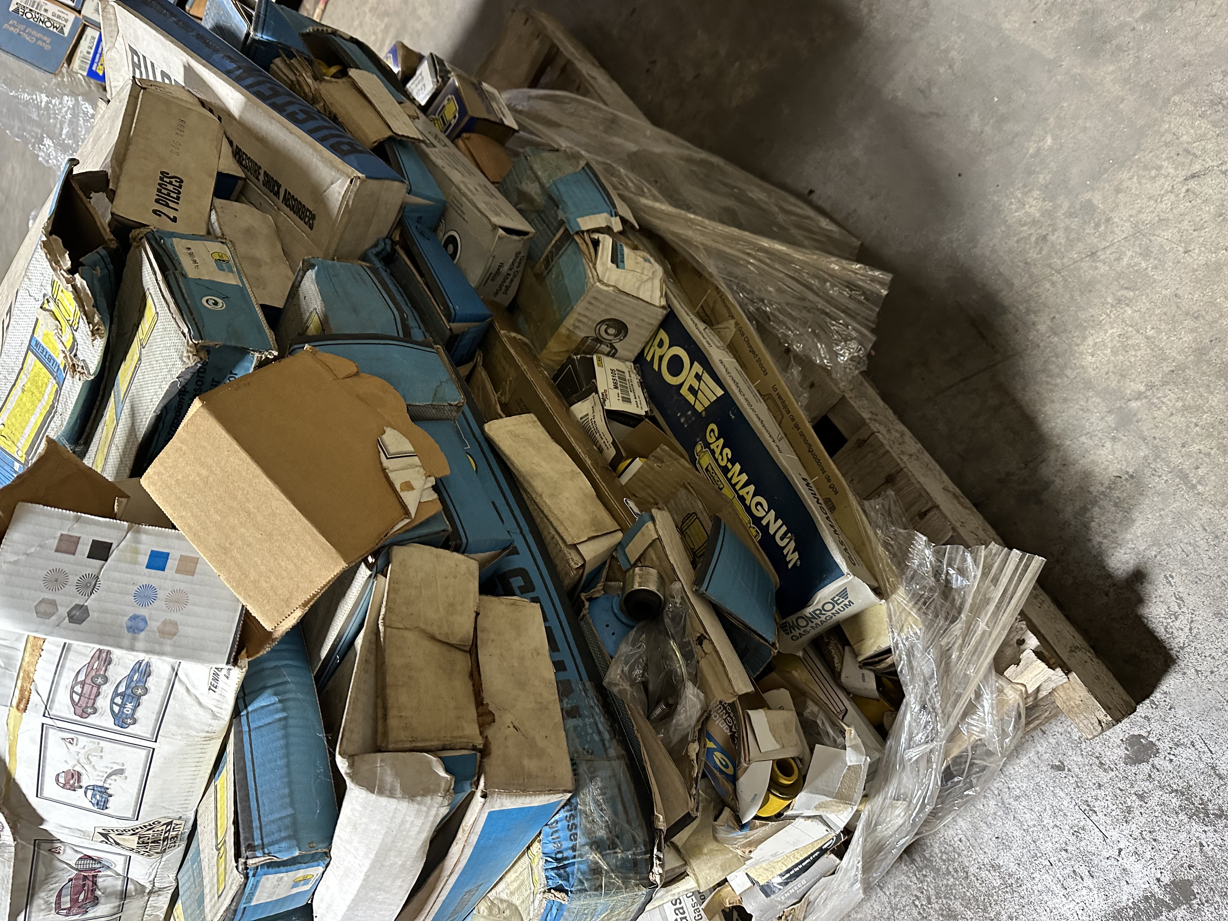 PALLET OF BILSTEIN AND TENNECO AUTOMOTIVE SHOCKS For Sale | Aucto