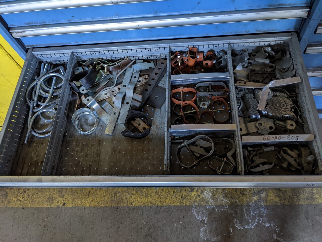 7 DRAWER LISTA TOOL CABINET WITH CONTENTS, ASSORTED PIPE FITTINGS, TEES ...