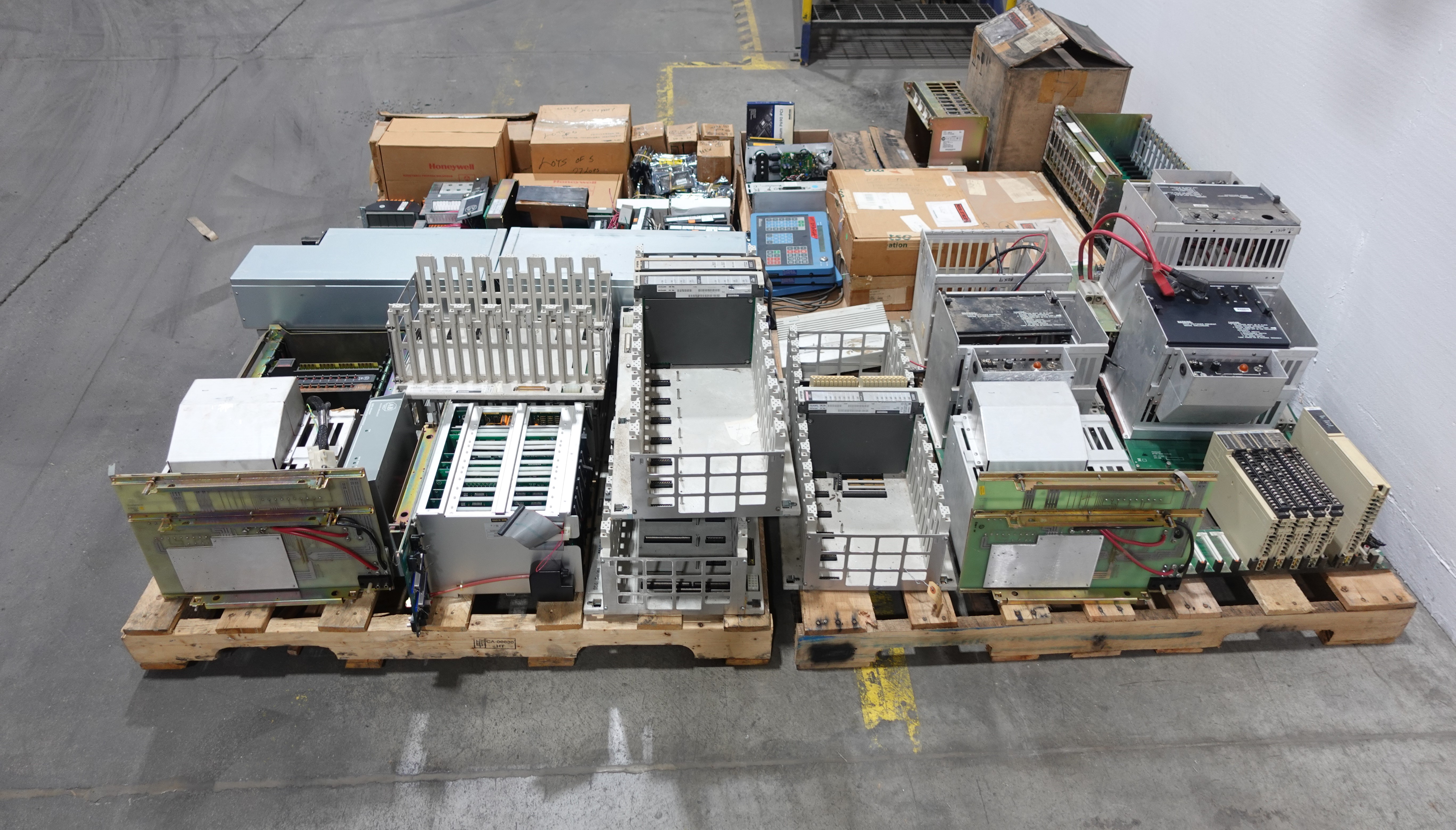 4 PALLETS OF ASSORTED MODULES AND CHASSIS For Sale | Aucto