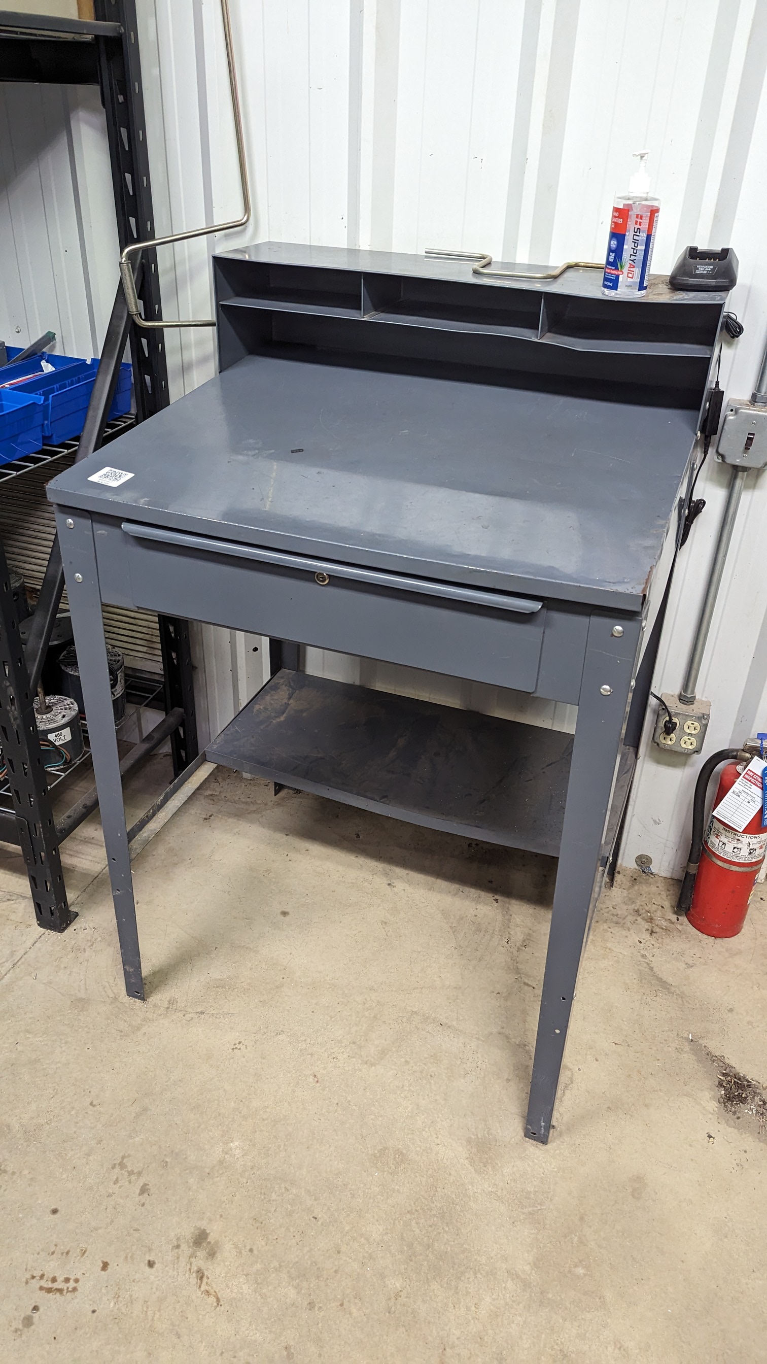 SHIPPERS METAL DESK For Sale | Aucto