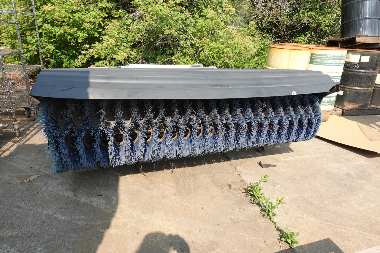 BOBCAT POWER BROOM QUICK CONNECT ATTACHMENT