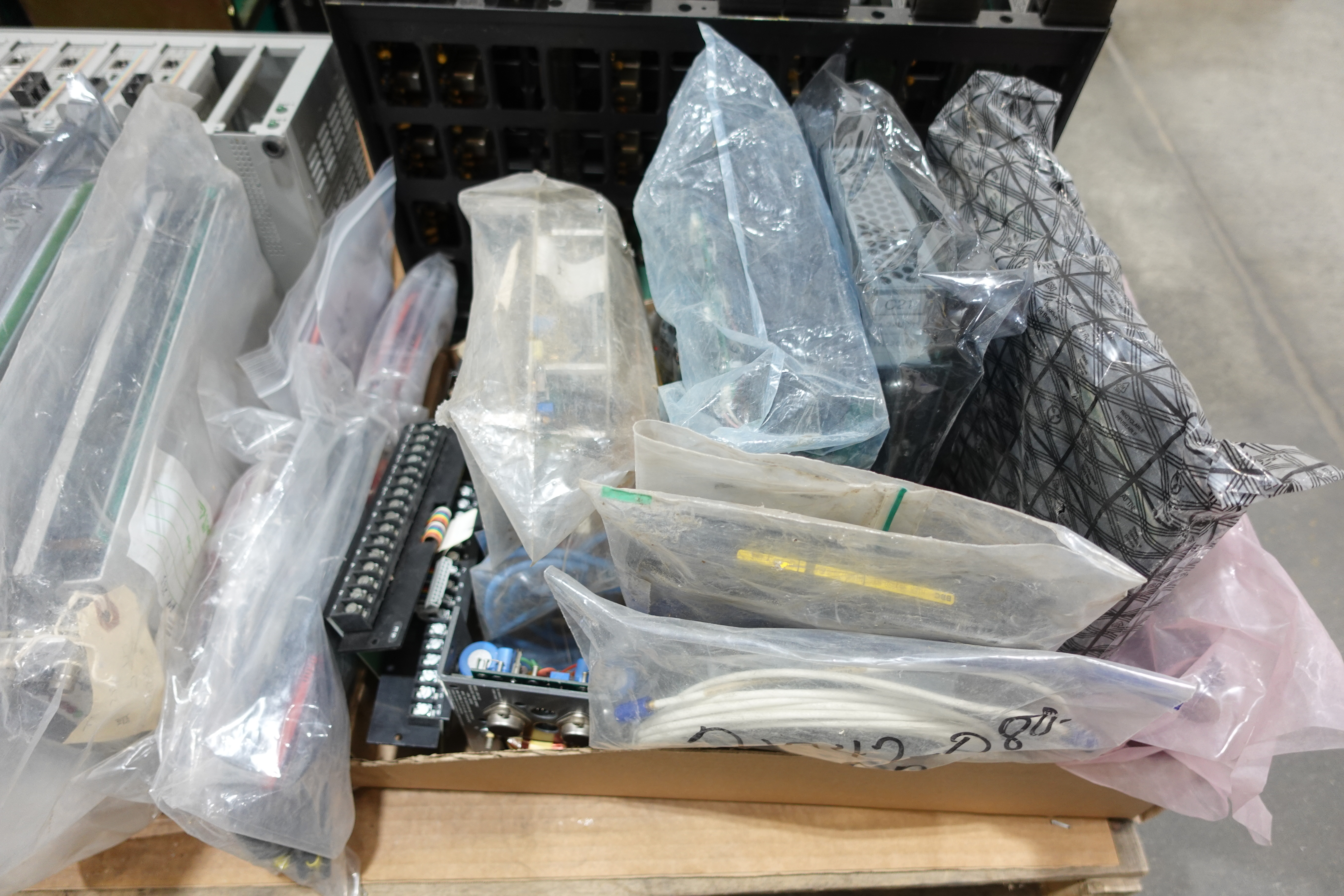 3 PALLETS OF ASSORTED CHASSIS AND MODULES For Sale | Aucto