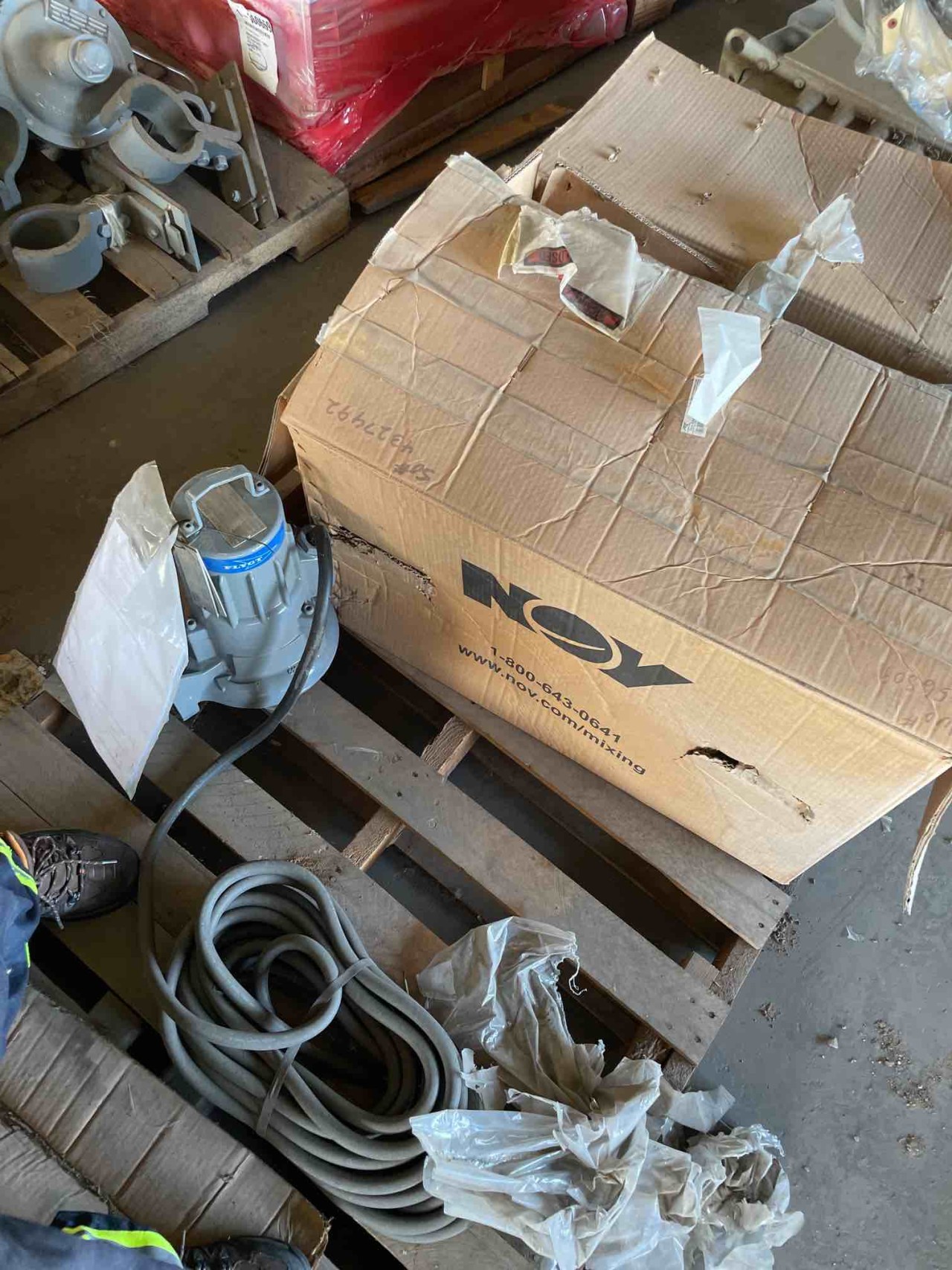 ASSORTED PALLET OF FLYGT PUMP & MOTOR ADAPTER